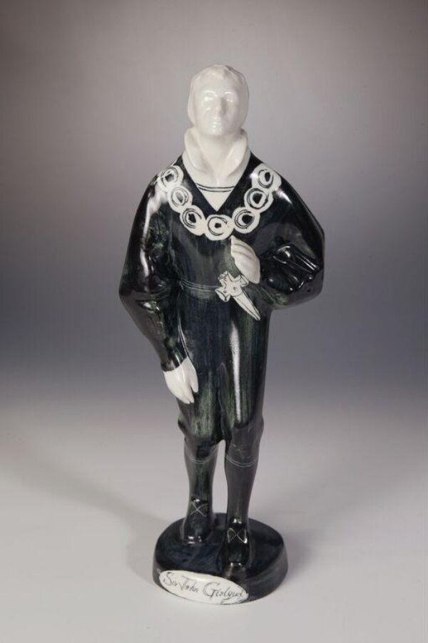 John Gielgud as Hamlet | Parkinson, Susan | Parkinson, Susan | V&A ...