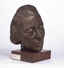 Edith Evans | Armour, Hazel | V&A Explore The Collections