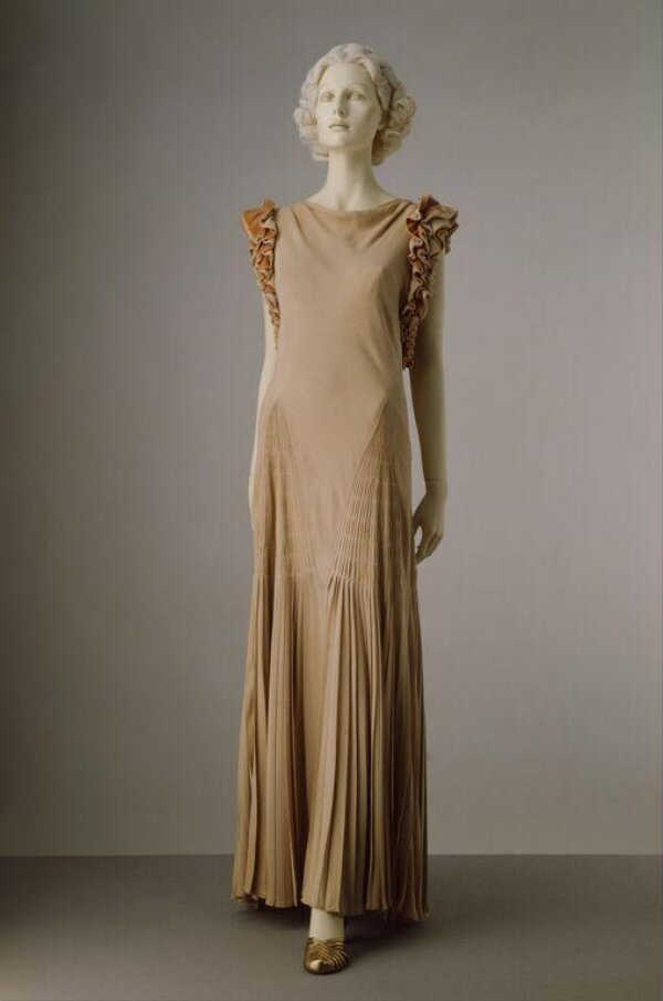 Evening Dress | Norman Hartnell | V&A Explore The Collections