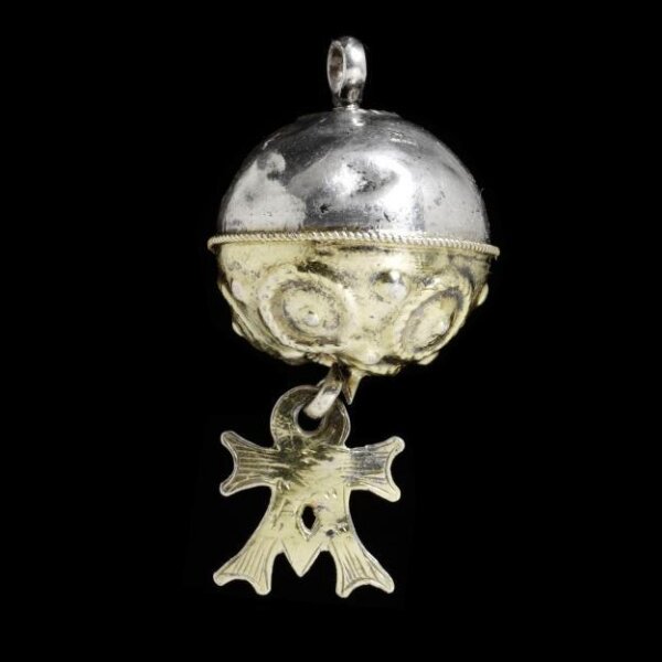 Button | Erik Holmberg | V&A Explore The Collections