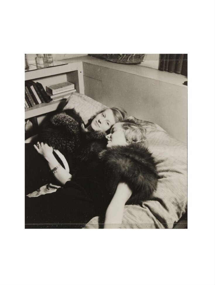 Photograph | Moffat, Curtis | V&A Explore The Collections