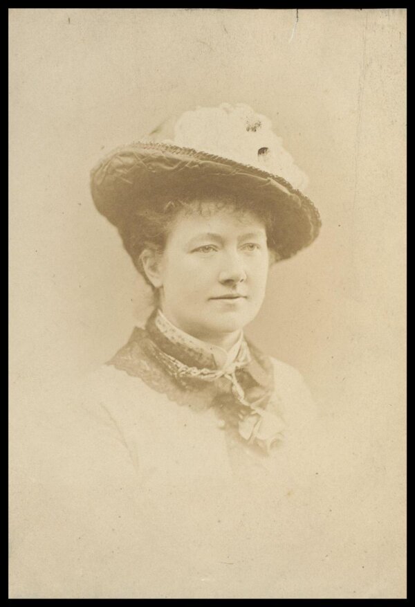 Guy Little Theatrical Photographs | V&A Explore The Collections