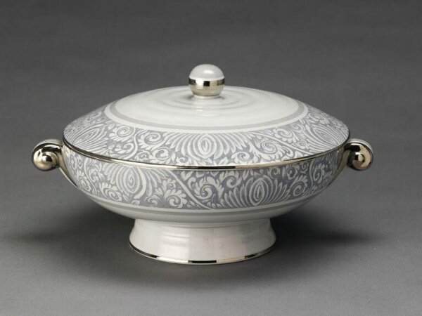 Tureen Dish and Cover | V&A Explore The Collections