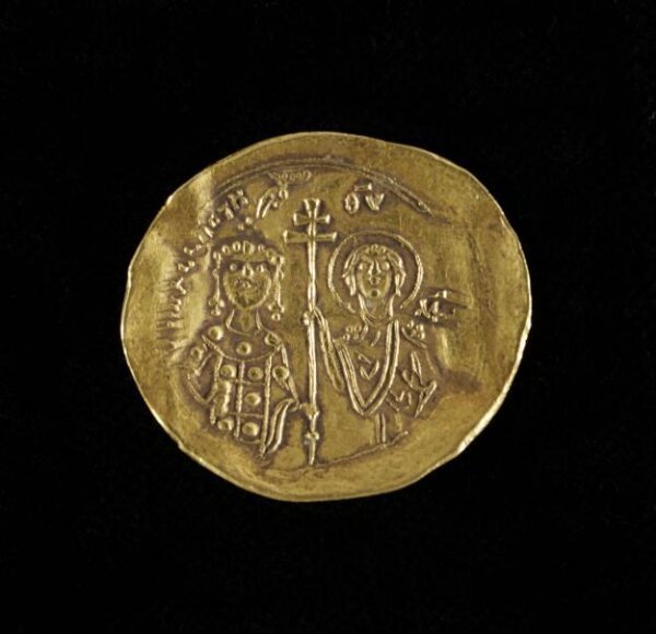 Gold nomisma (hyperpyron) | Unknown | V&A Explore The Collections