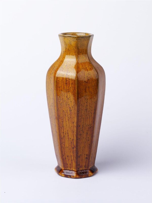 Lancastrian Pottery | V&A Explore The Collections