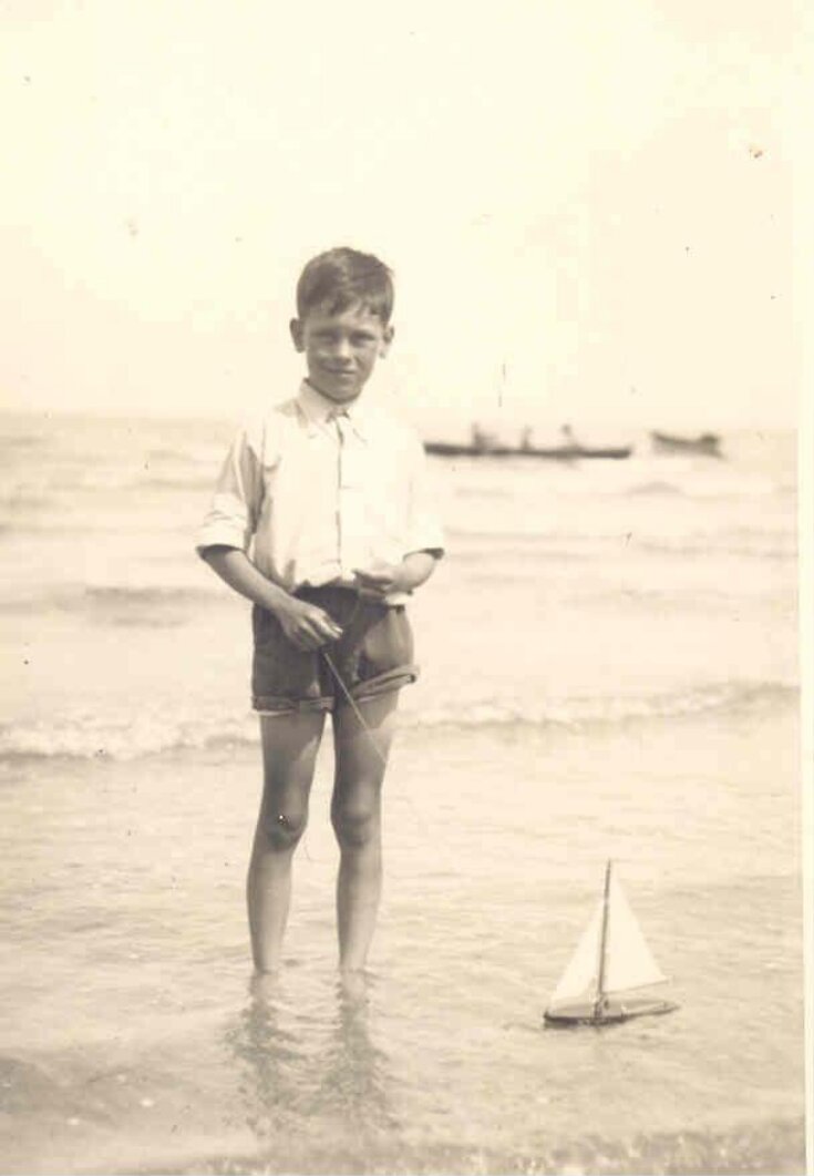 Photographic Postcard | V&A Explore The Collections