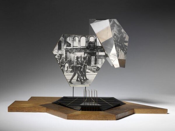 set model by Roger Butlin | Butlin, Roger | V&A Explore The Collections