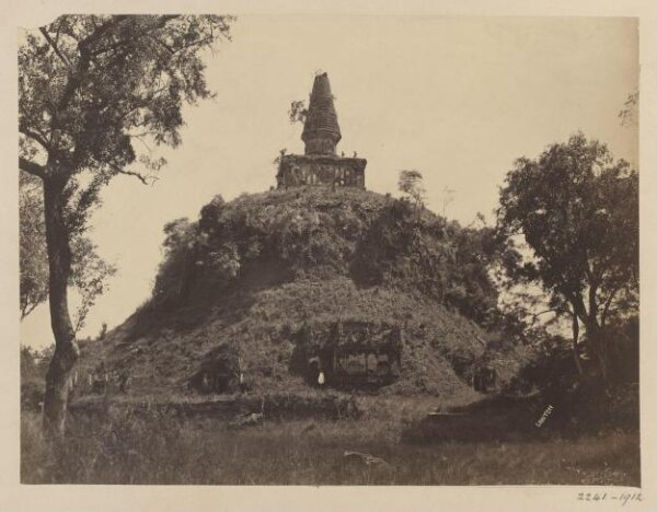 Polonnaruwa. The Rankot Dágoba; solid brickwork, about 180 feet in ...