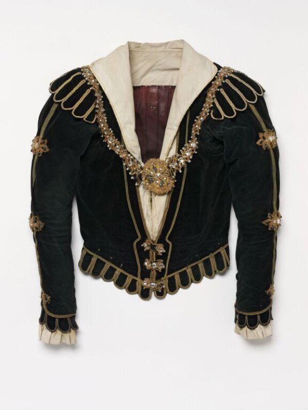Theatre Costume | Toms, Carl | V&A Explore The Collections