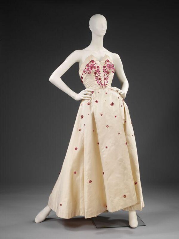 Evening Dress | Hartnell, Norman | V&A Explore The Collections