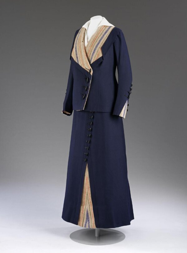 Walking Costume | V&A Explore The Collections