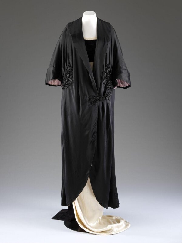 Tea Coat | V&A Explore The Collections