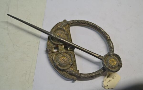 Brooch | V&A Explore The Collections