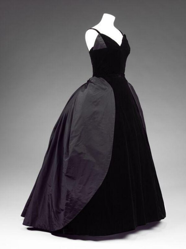 Dress | John Cavanagh | V&A Explore The Collections