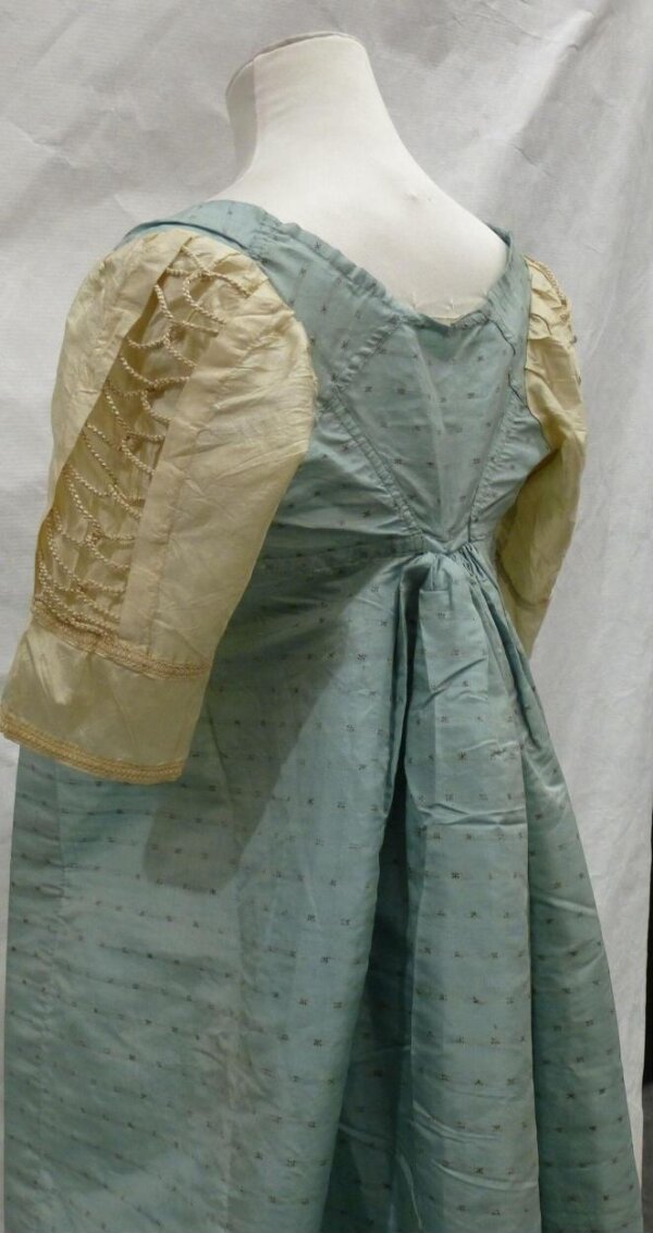 ROBE | V&A Explore The Collections