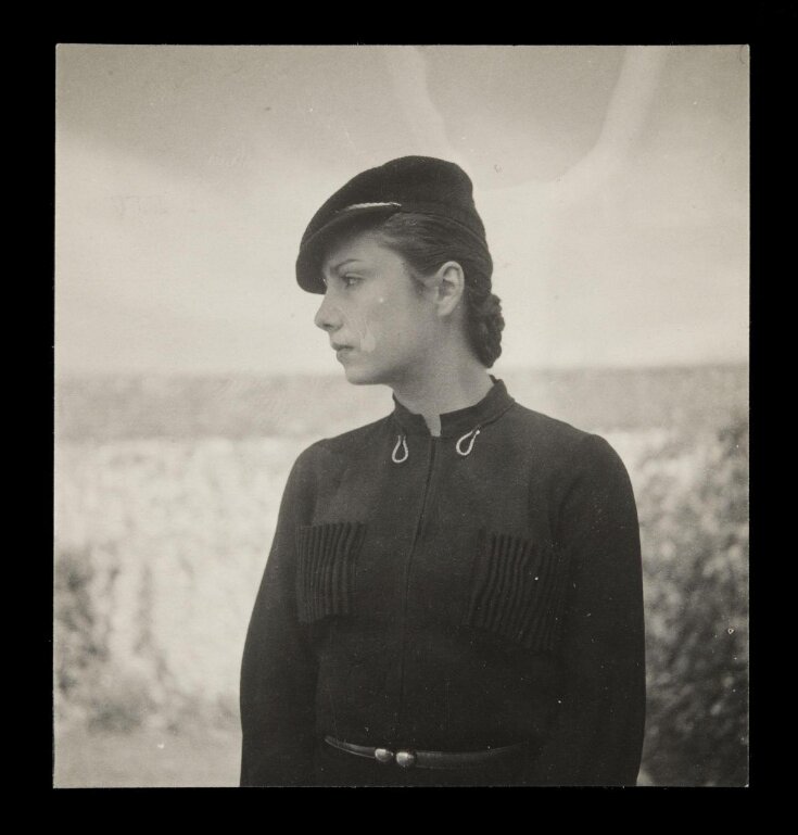 Photograph | Moffat, Curtis | V&A Explore The Collections