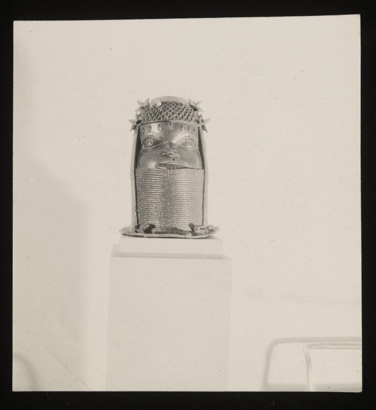 Photograph | Moffat, Curtis | V&A Explore The Collections
