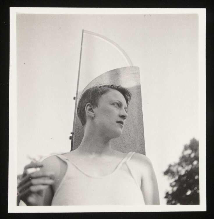 Photograph | Moffat, Curtis | V&A Explore The Collections