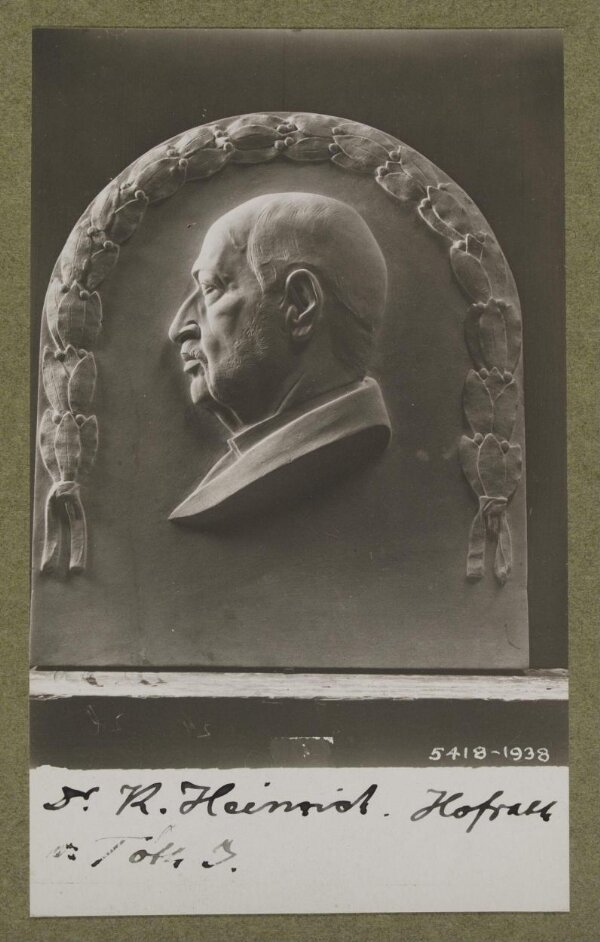 Photograph | unknown | Tóth, Istvan | V&A Explore The Collections