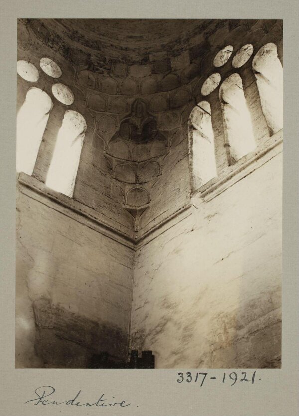Pendentive of dome in the mausoleum of Mamluk Amir Aqsunqur, Cairo | K ...