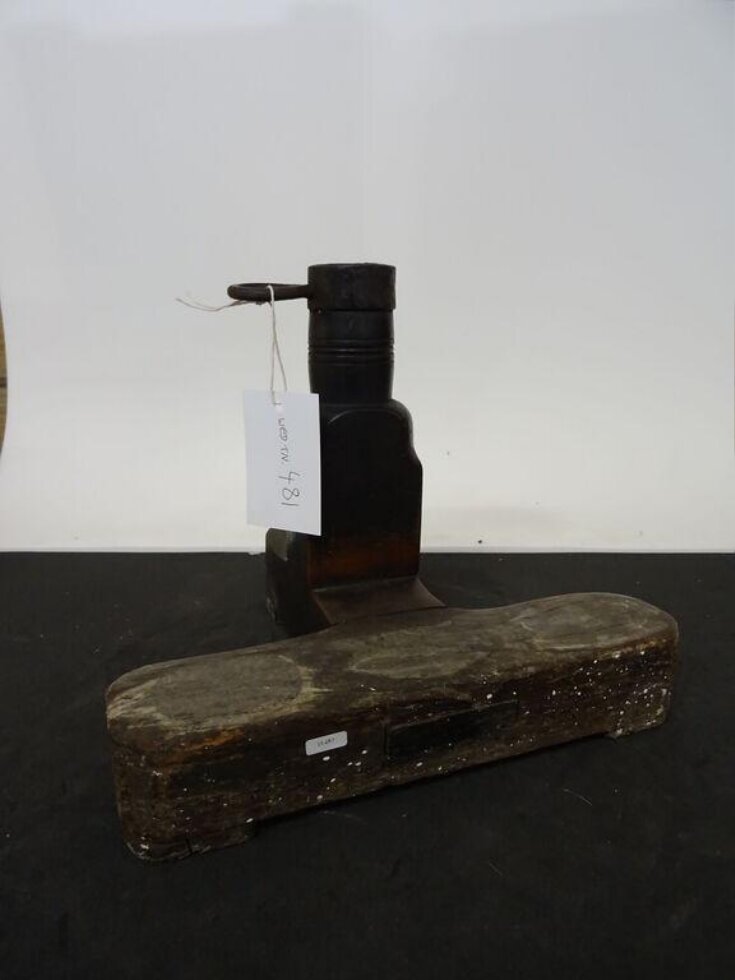 Stand | V&A Explore The Collections