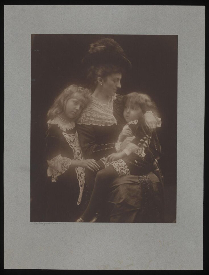 Lady Hood & her Children | Cameron, Julia Margaret | V&A Explore The ...