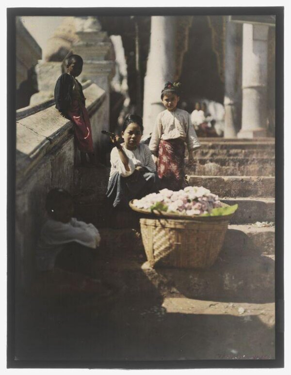 SShwey Dagon Pagoda, Steps, Woman with Children | Messinger Murdoch ...
