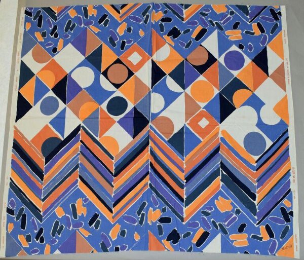 Sideshow | Campbell, Sarah | Collier, Susan | V&A Explore The Collections