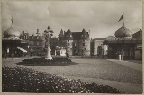 Photograph | H. Walter Barnett | V&A Explore The Collections