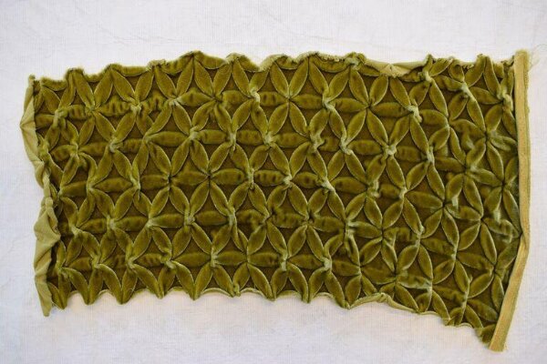 Edelweiss Smocking | Gigli, Romeo | Atkinson, Nigel | V&A Explore The ...