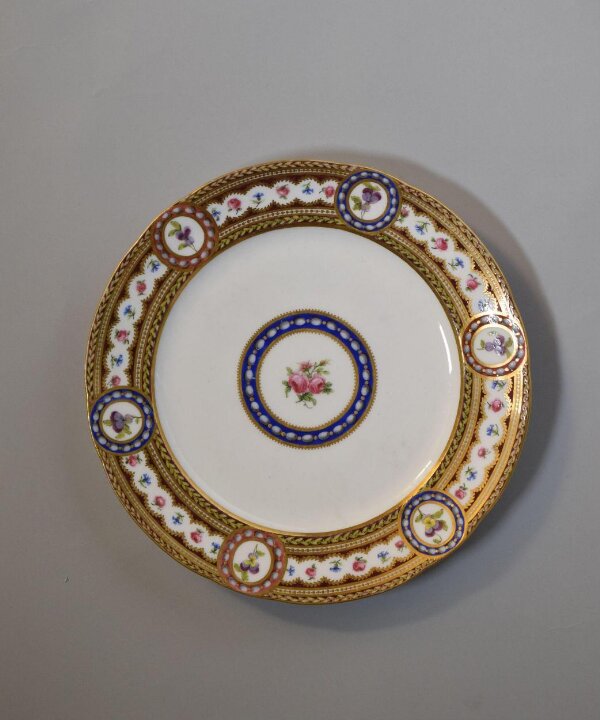 Assiette unie | Michel-Barnabé Chavaux l'ainé | Pierre Massy | V&A ...