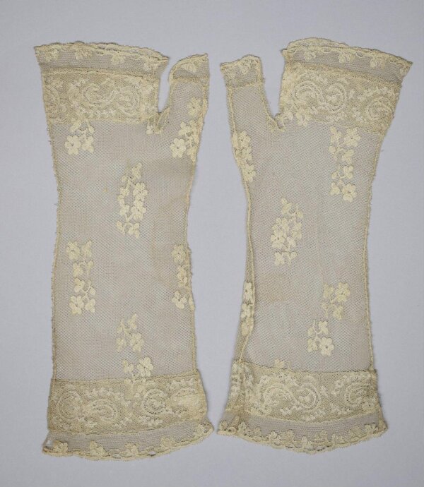 Pair of Mittens | Unknown | V&A Explore The Collections