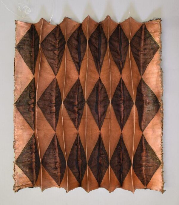 Shadow Pleats | Helen Giles | V&A Explore The Collections
