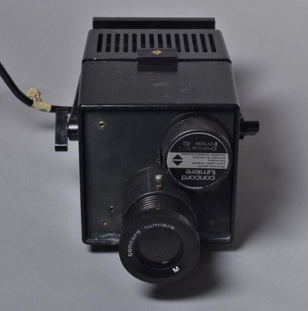 Kinetic effect lighting system, projector | V&A Explore The Collections