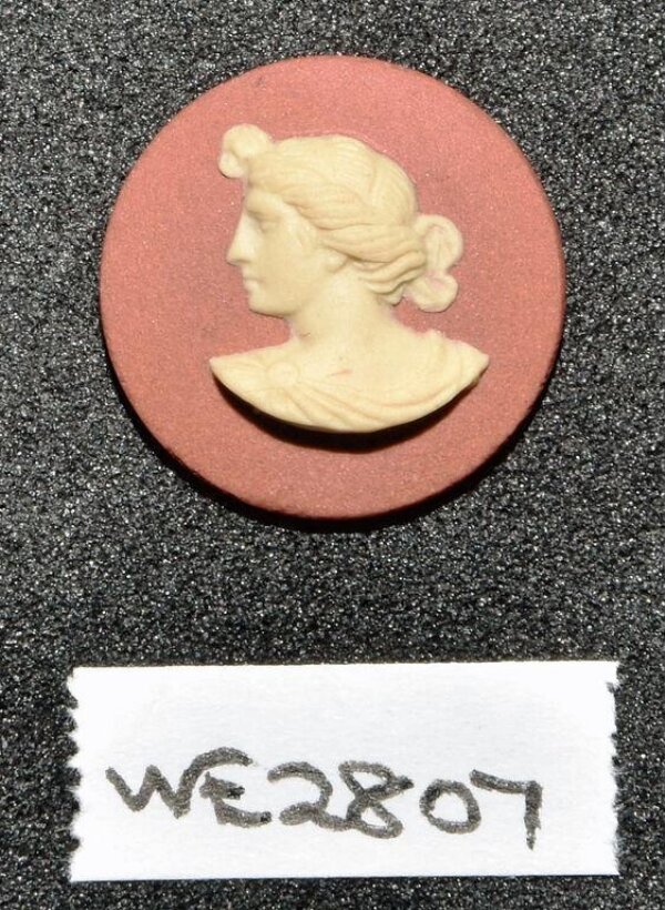Cameo | V&A Explore The Collections