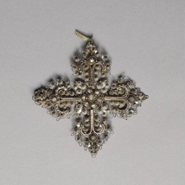 Brooch | V&A Explore The Collections