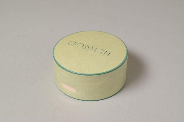 Powder Box | V&A Explore The Collections