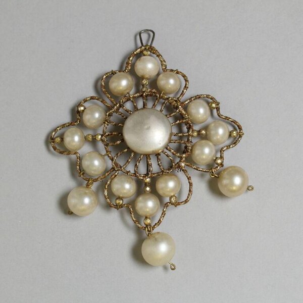 Pendant | Skillen, Hugh | V&A Explore The Collections