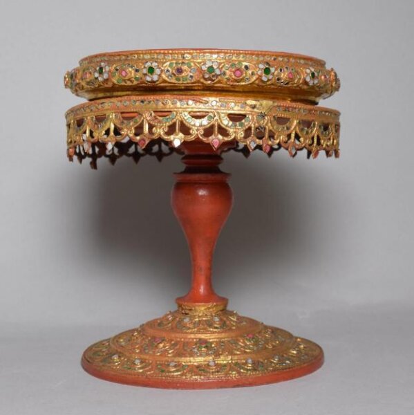 Stand | V&A Explore The Collections