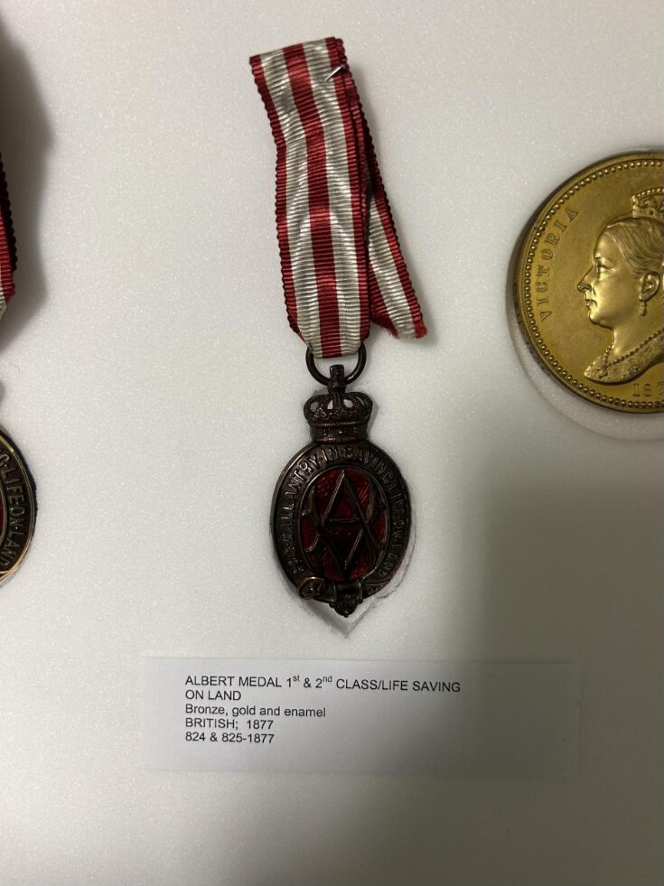The Albert Medal, First Class, 'for saving life on land' | Unknown | V ...